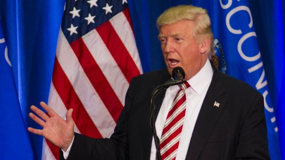 US election 2016: Trump overhauls campaign team again - BBC News