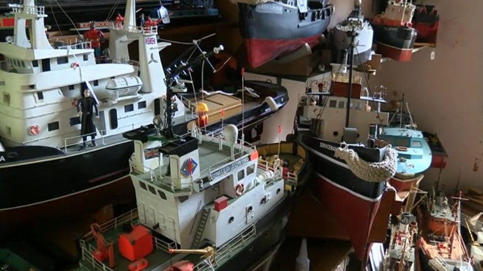 Ex-Grimsby trawlerman's 600 model boats to go under hammer - BBC News