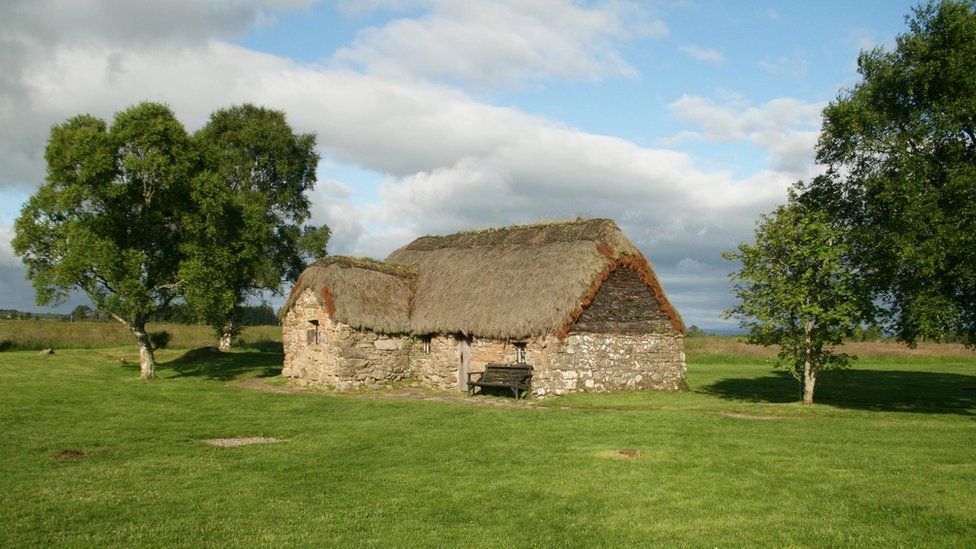 Scotland's thatched buildings surveyed - BBC News