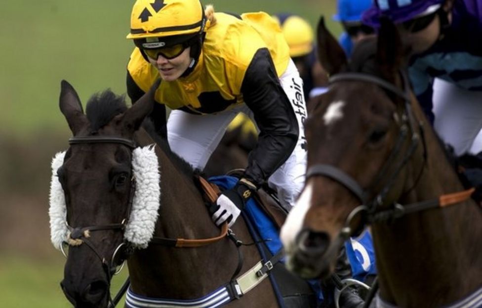 Victoria Pendleton completes first point-to-point race as jockey - BBC ...
