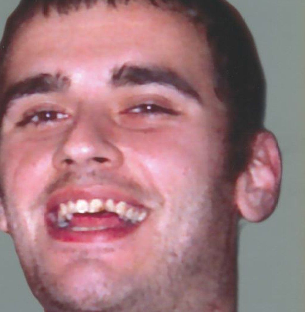 Cold case murder suspect quizzed over fatal 2007 fire in Hythe - BBC News