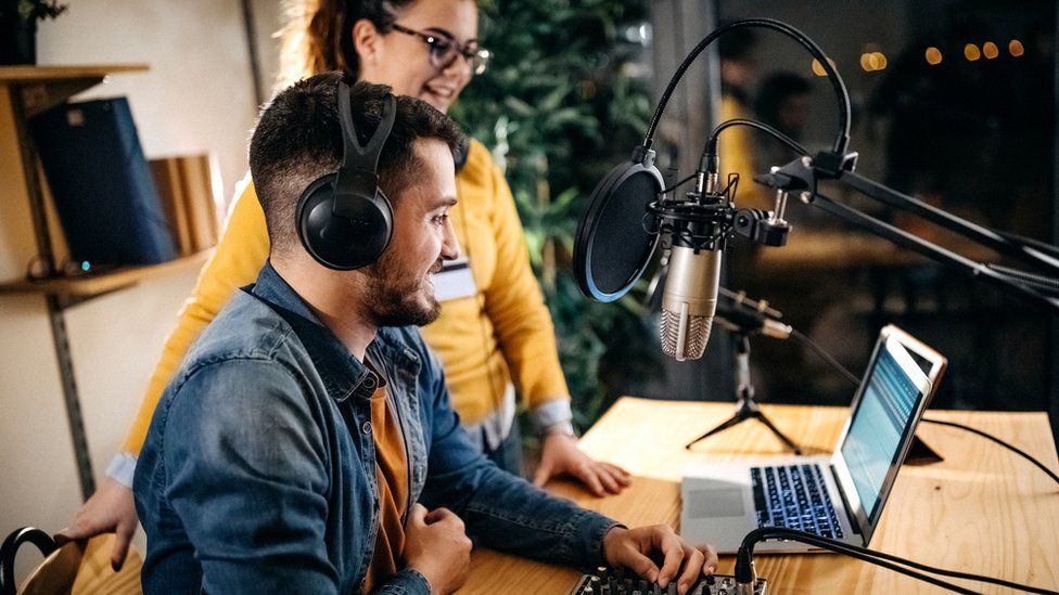 Star Wars: The life of a props trainee on set - BBC News