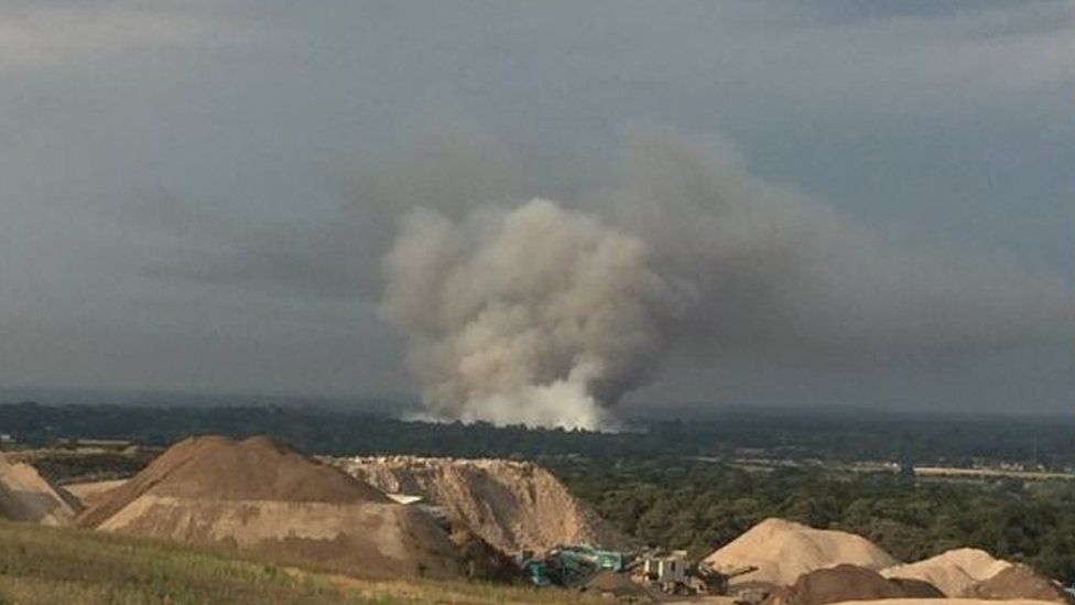 Ferndown Common heathland fire reignites - BBC News