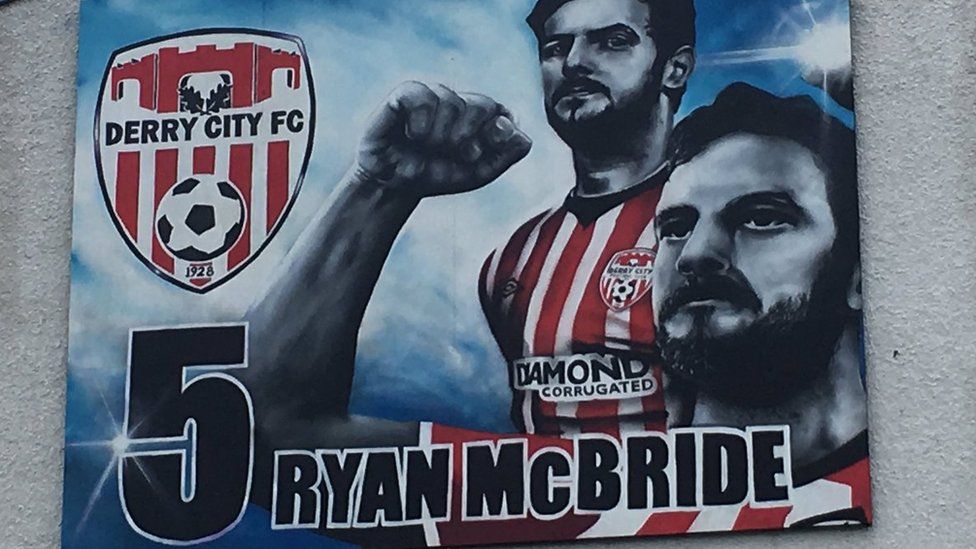 Ryan McBride mural unveiled in Londonderry - BBC News