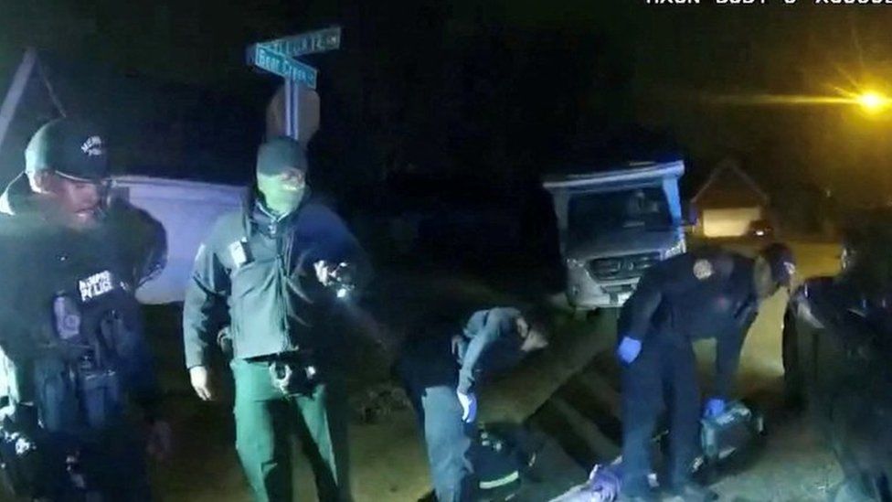 Tyre Nichols: Mother describes her grief at dying son's bedside - BBC News