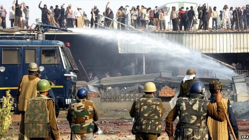 India guru Rampal sentenced to life in jail for murder - BBC News