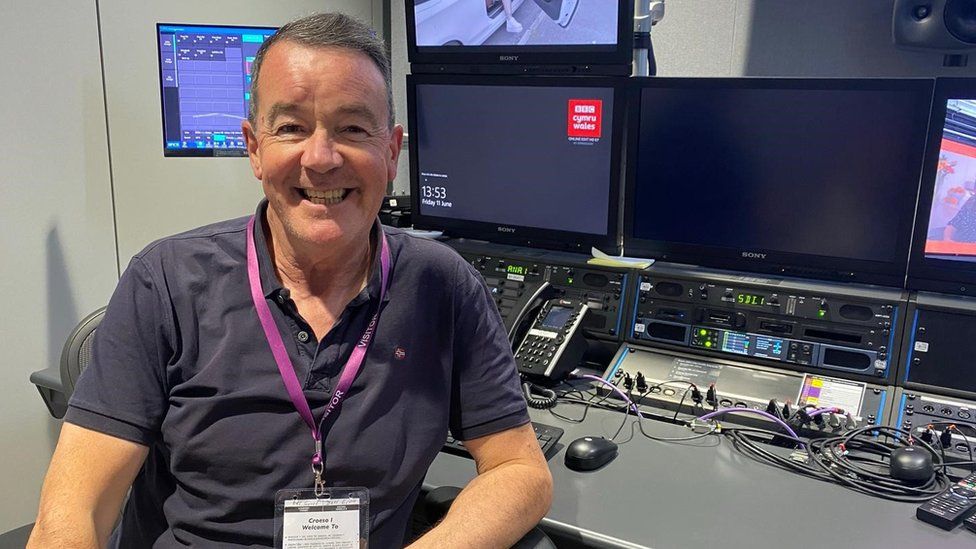 Ateb y Galw: Y sylwebydd chwaraeon Nic Parry - BBC Cymru Fyw