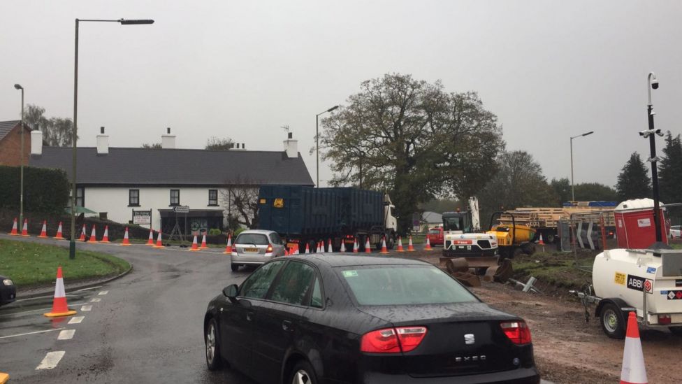 Works cleared from Caerphilly's 'chaotic' Pwll-y-Pant roundabout - BBC News