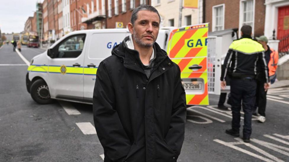 In pictures: How violence unfolded after a Dublin stabbing - BBC News