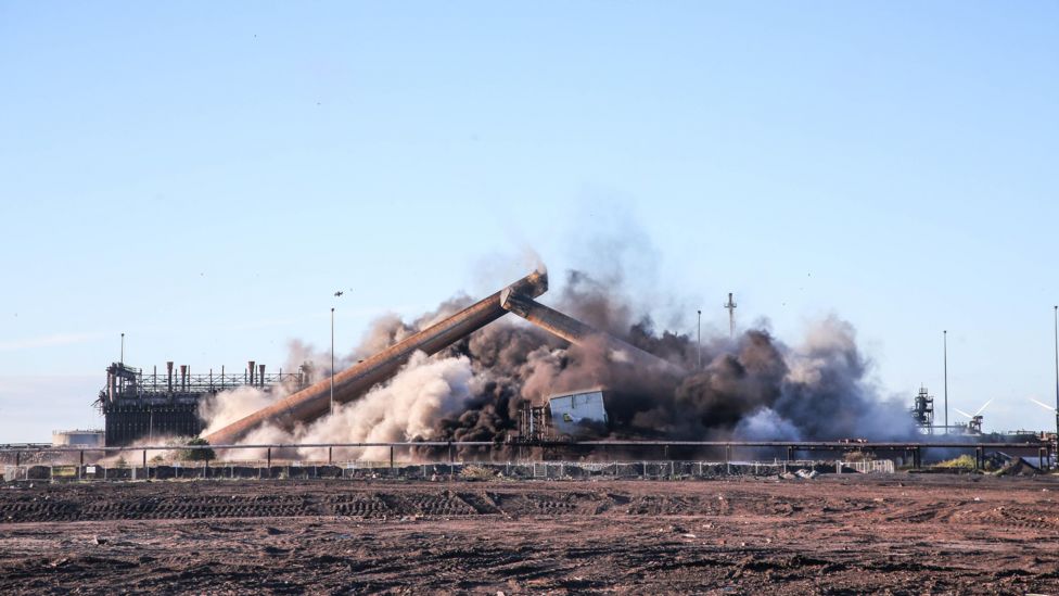 Redcar steelworks chimneys demolished - BBC News