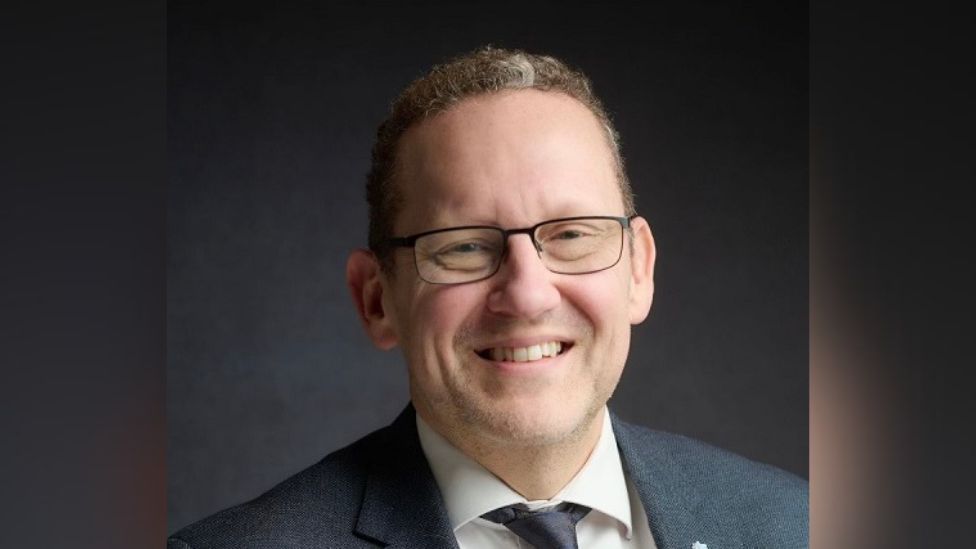 School strikes: Q&A on industrial action by support staff - BBC News