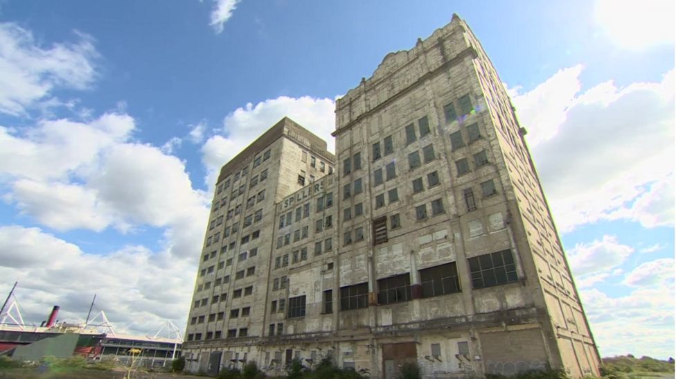 Silvertown regeneration: Millennium Mills work begins - BBC News