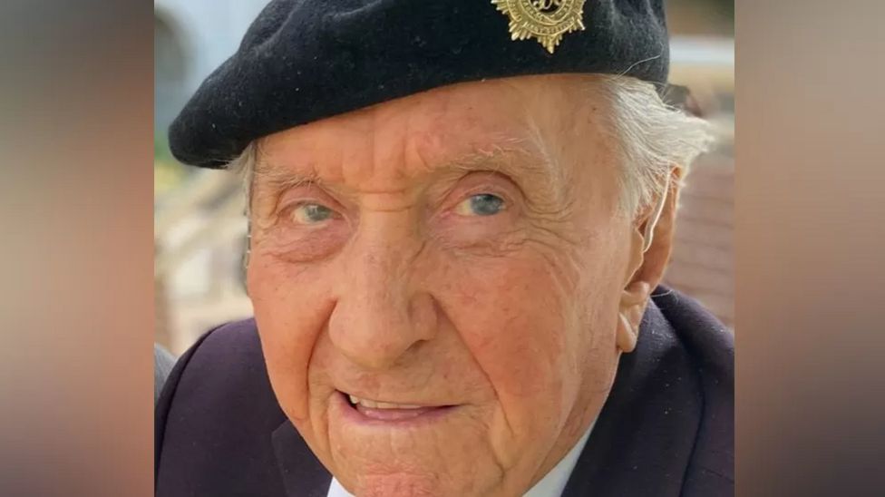 Jersey Normandy veteran Billy Reynolds dies aged 100 - BBC News
