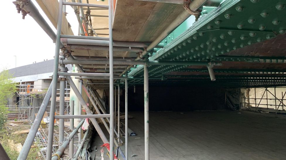 Broxbourne bridge reopens after four months of 17-mile diversions - BBC ...