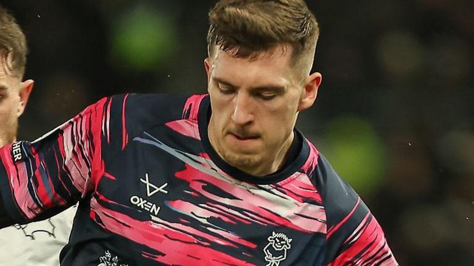 Alex Mitchell: Charlton Athletic sign Millwall defender - BBC Sport