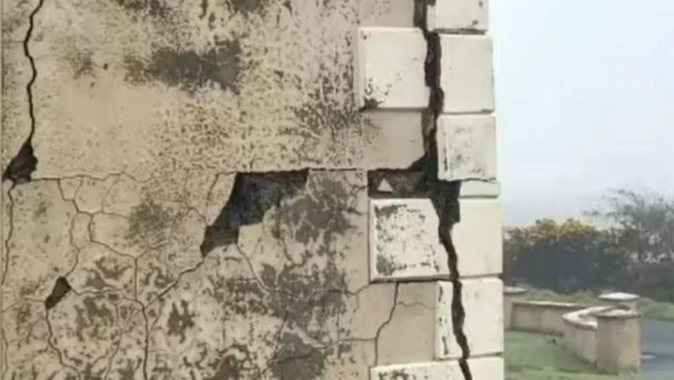 Mica Action group says 'gaps remain' in crumbling home scheme - BBC News