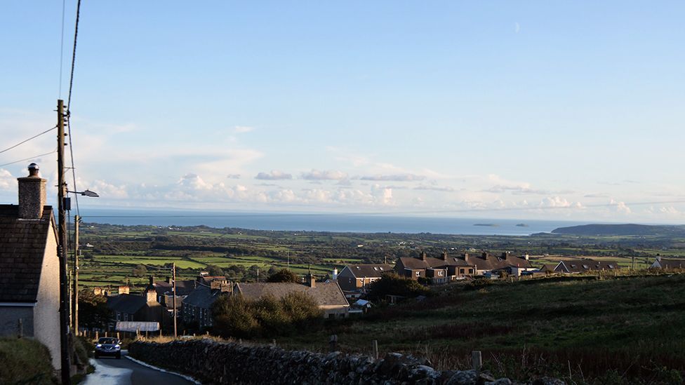 Fic Llithfaen: 'tafarn gymunedol hynaf Ewrop... a gorau Cymru' - BBC ...