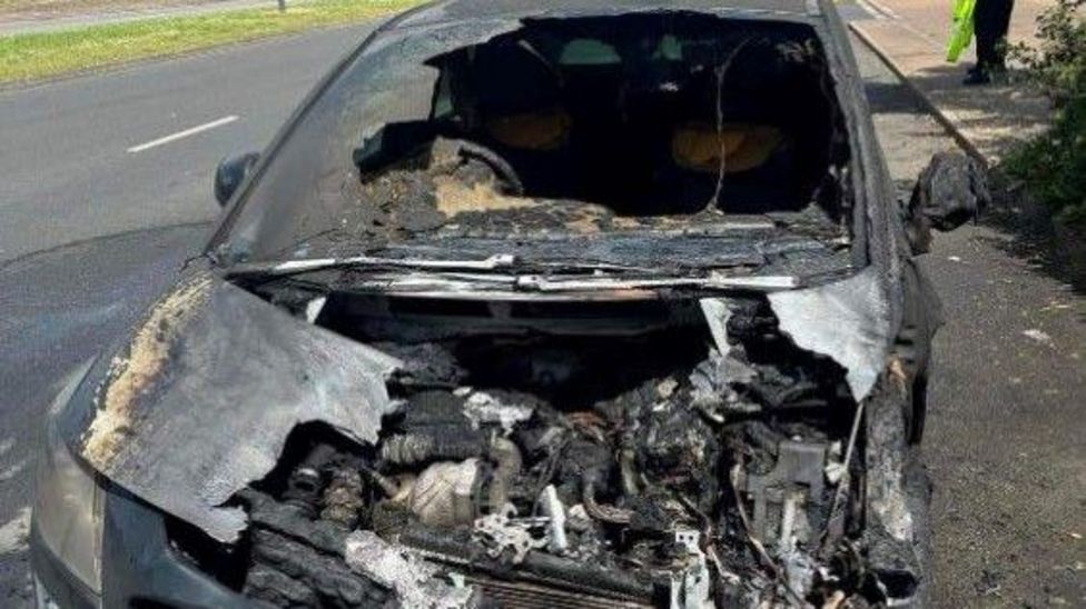 Great-grandmother 'shell-shocked' after Milton Keynes car fire - BBC News