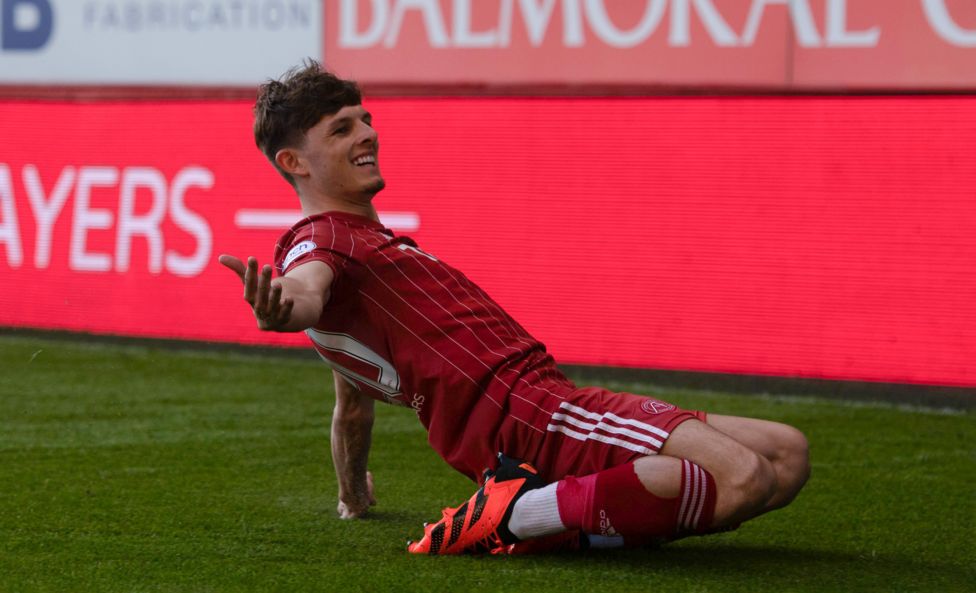 Dons 'agree fee' for Clarkson - BBC Sport