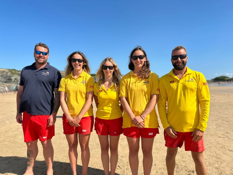 Family of off-duty lifeguards save three people near Padstow - BBC News