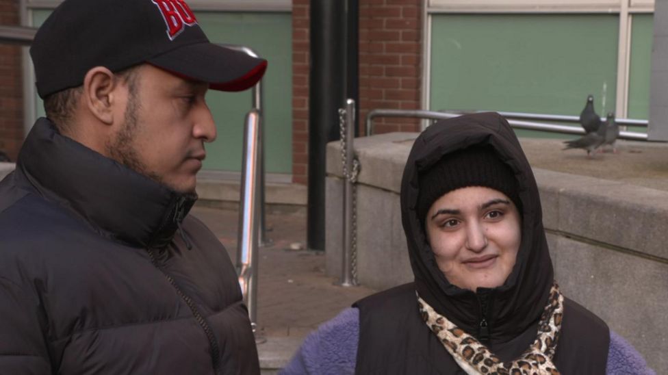 Asylum seekers fearful in 'dangerous' Dublin - BBC News