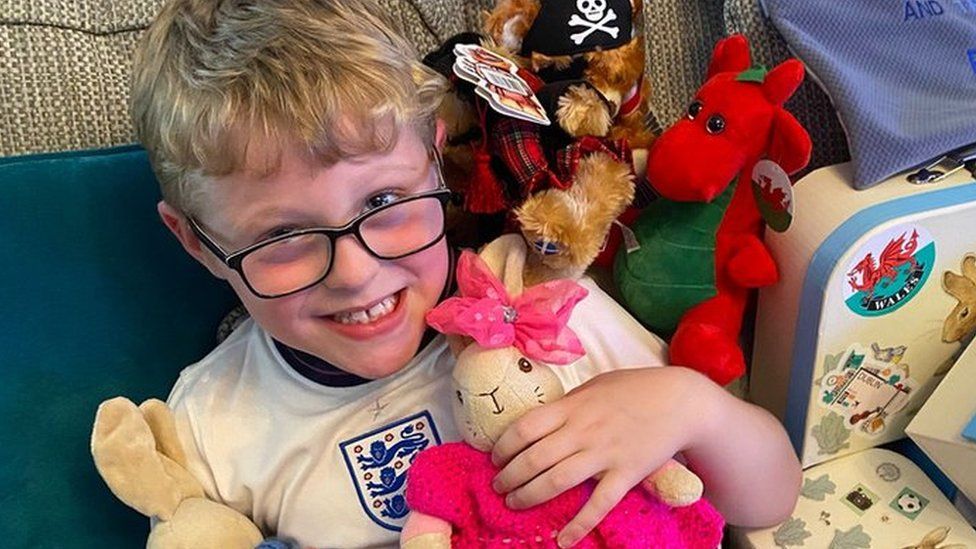 Teddy bear lost in Glacier park returned to 6-year-old girl - BBC News