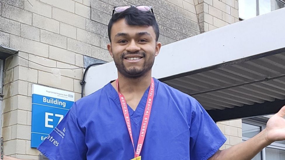 Jonathan Chin: Weightlifter and medical student wins 'amazing' medal at ...