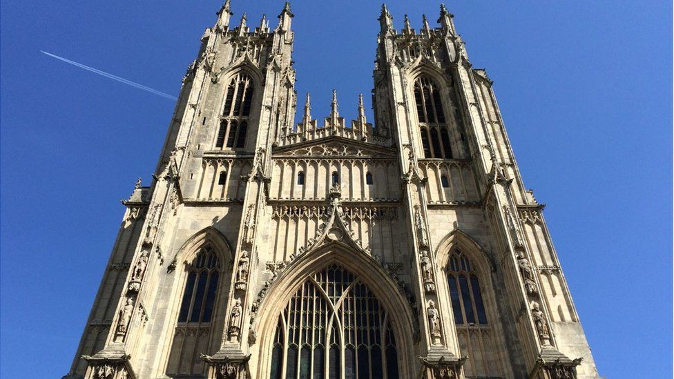 Queen Elizabeth II: State funeral to be screened across region - BBC News