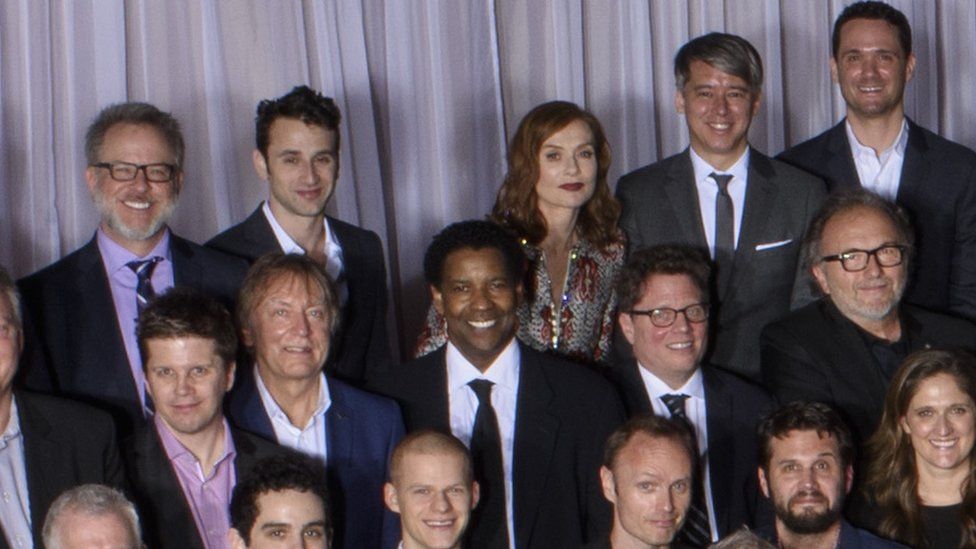 Oscars class photo: Seven things we spotted - BBC News