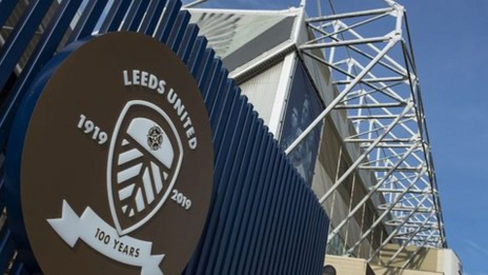 Niagara Falls lit up in Leeds United club colours - BBC News