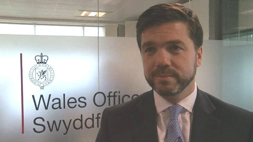 UK government 'aims to publish draft Wales Bill next week' - BBC News