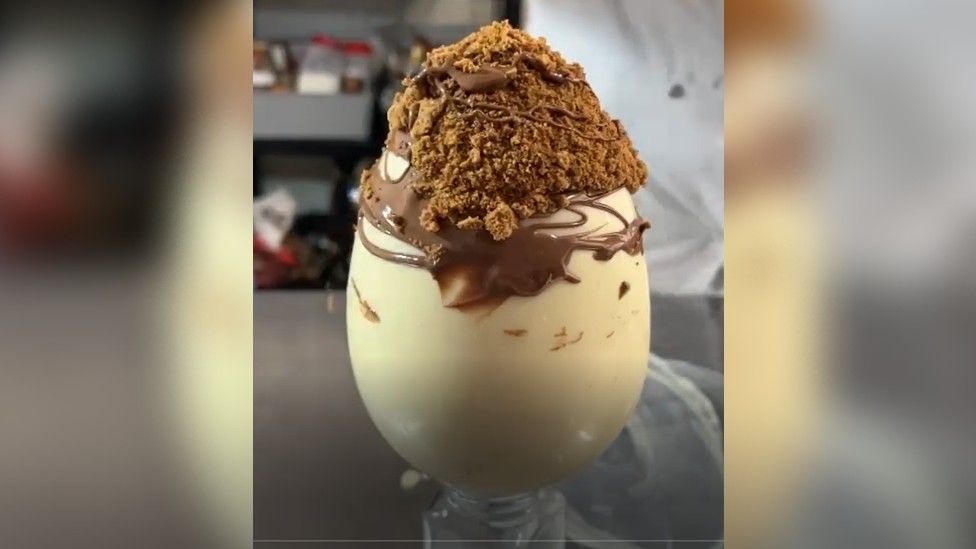 How the hollow chocolate Easter egg was produced in Bristol - BBC News