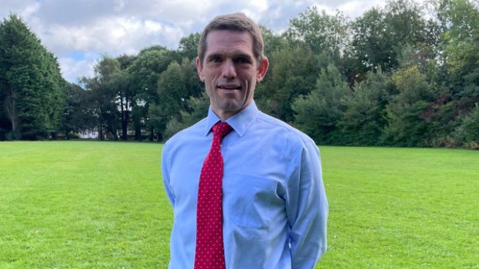 Galw am atal profi plant heb symptomau Covid - BBC Cymru Fyw