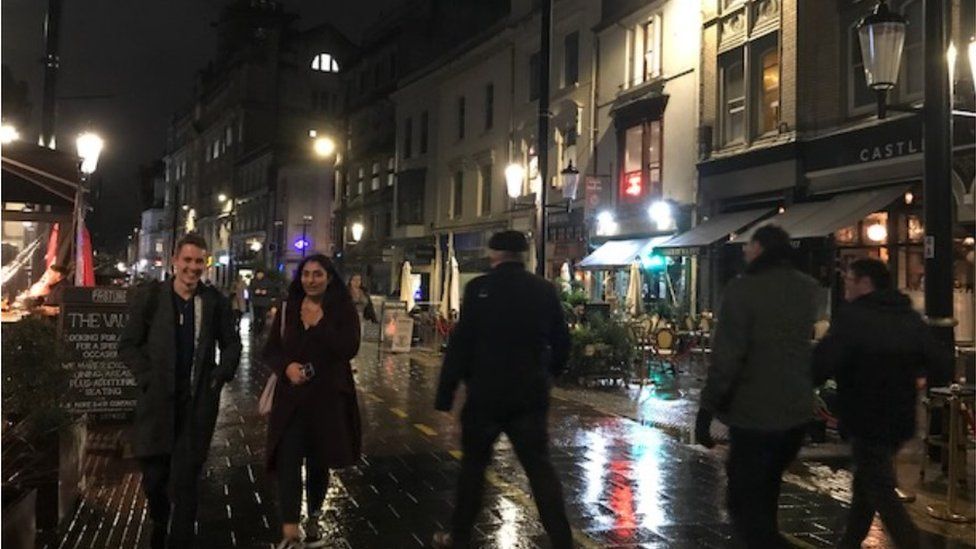 Covid: Excitement and nerves as Welsh nightlife reopens - BBC News