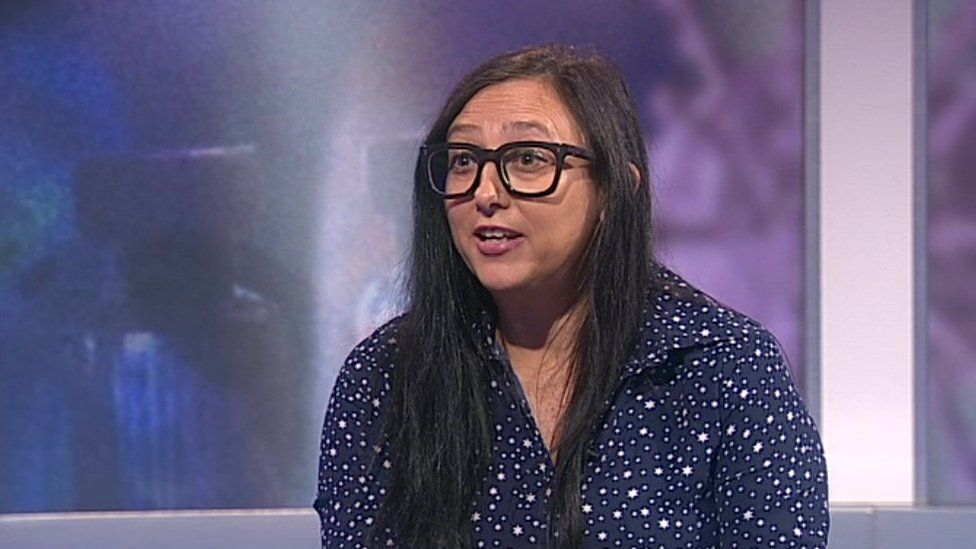 Eisteddfod: 'Trafod y canllawiau fydd eu hangen' - BBC Cymru Fyw