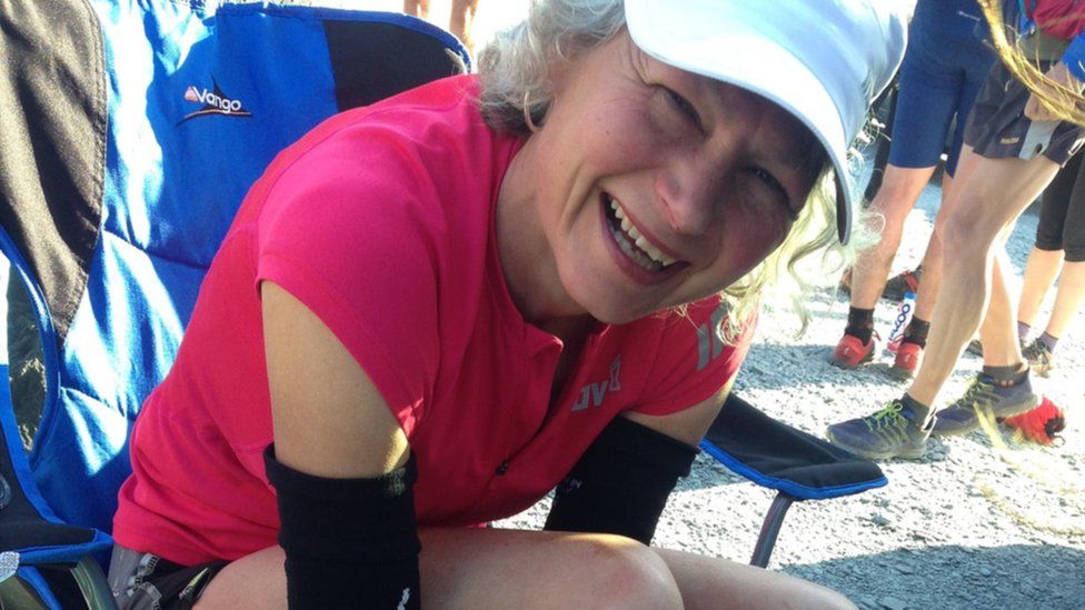 Cancer survivor Nicky Spinks finishes 132-mile fell challenge - BBC News
