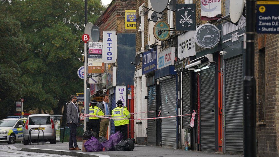 Tottenham shooting: Man fatally shot on White Hart Lane - BBC News