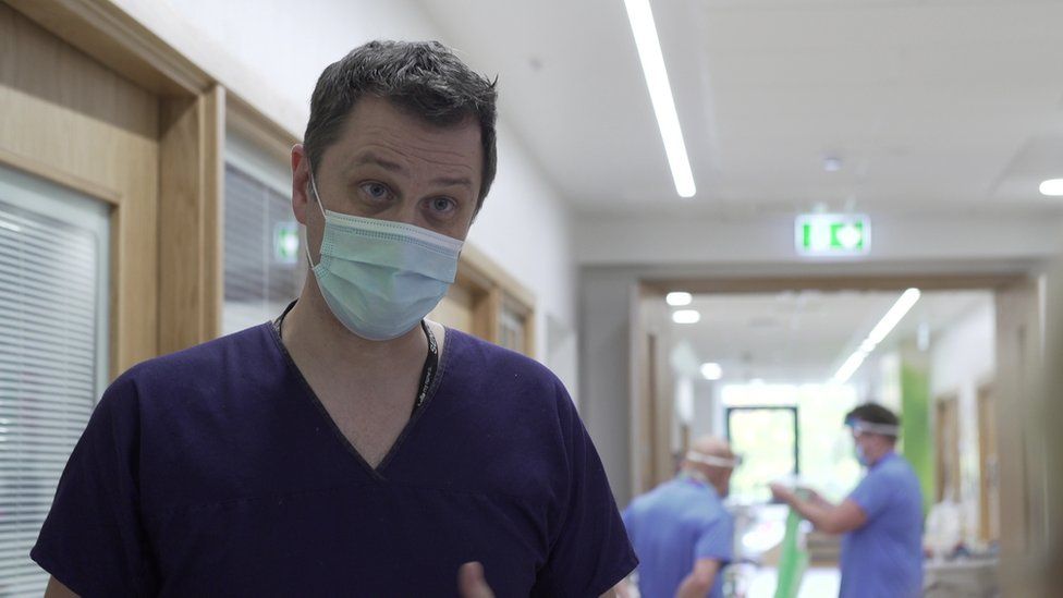 Coronavirus: Concern over Altnagelvin hospital oxygen supplies - BBC News