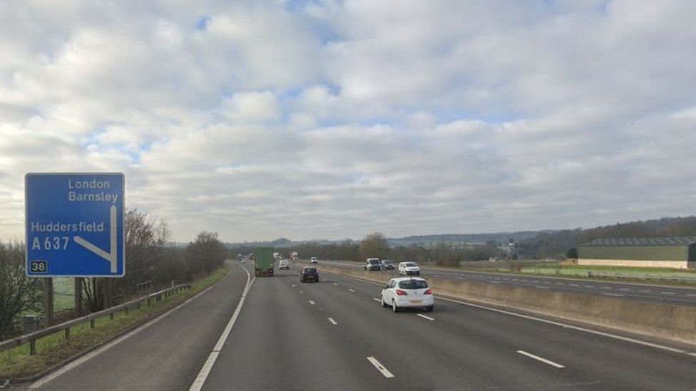 M1 in South Yorkshire closed in hunt for wanted man - BBC News