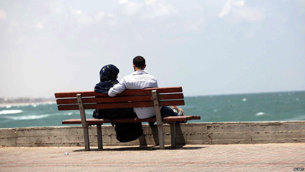 Love in a time of conflict - BBC News