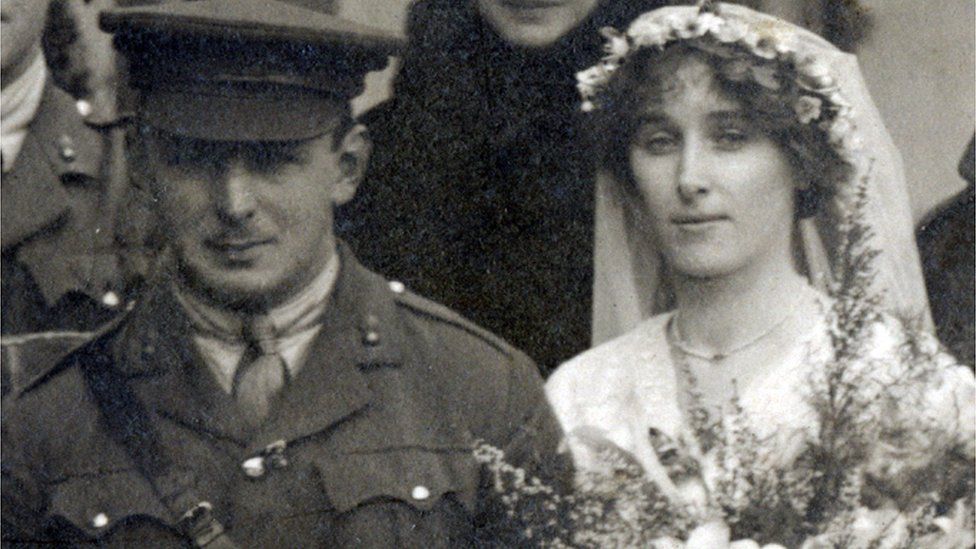 'Bara brith' World War One exhibition on Anglesey - BBC News