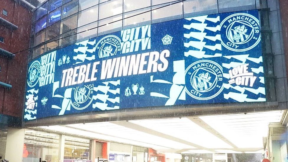 Manchester City: Appeal over disorder at treble celebrations - BBC News