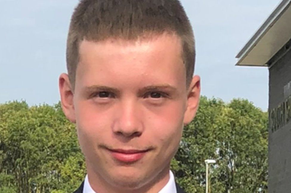 Steven Thompson: Teen killed in club attack 'loved by everyone' - BBC News