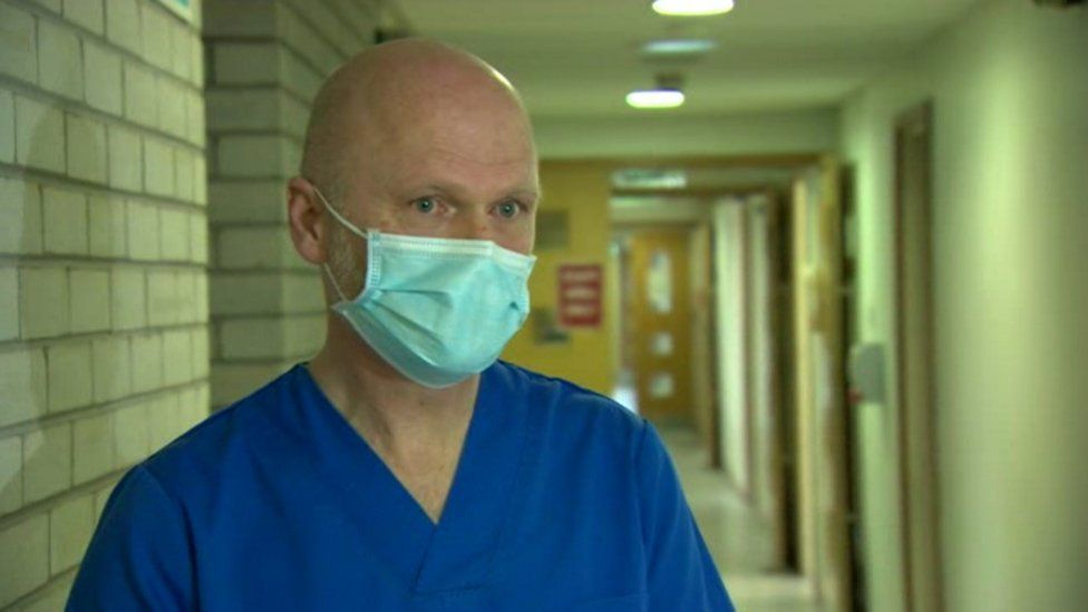 Covid-19: Vaccines a 'lifeline' for housebound people - BBC News