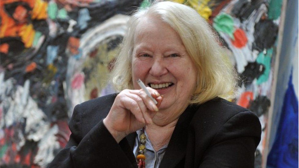 Gillian Ayres: Trailblazing abstract artist dies at 88 - BBC News