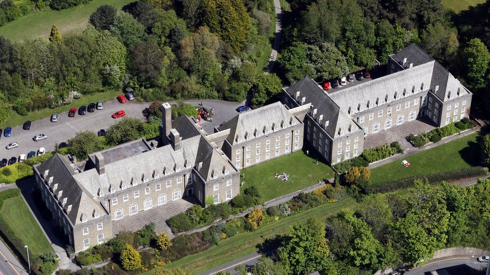 'Cam pwysig iawn' wrth ailagor Neuadd Pantycelyn, Aberystwyth - BBC ...