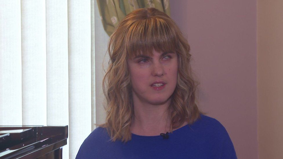 Taith pianydd dall i berfformio mewn gŵyl yn Japan - BBC Cymru Fyw