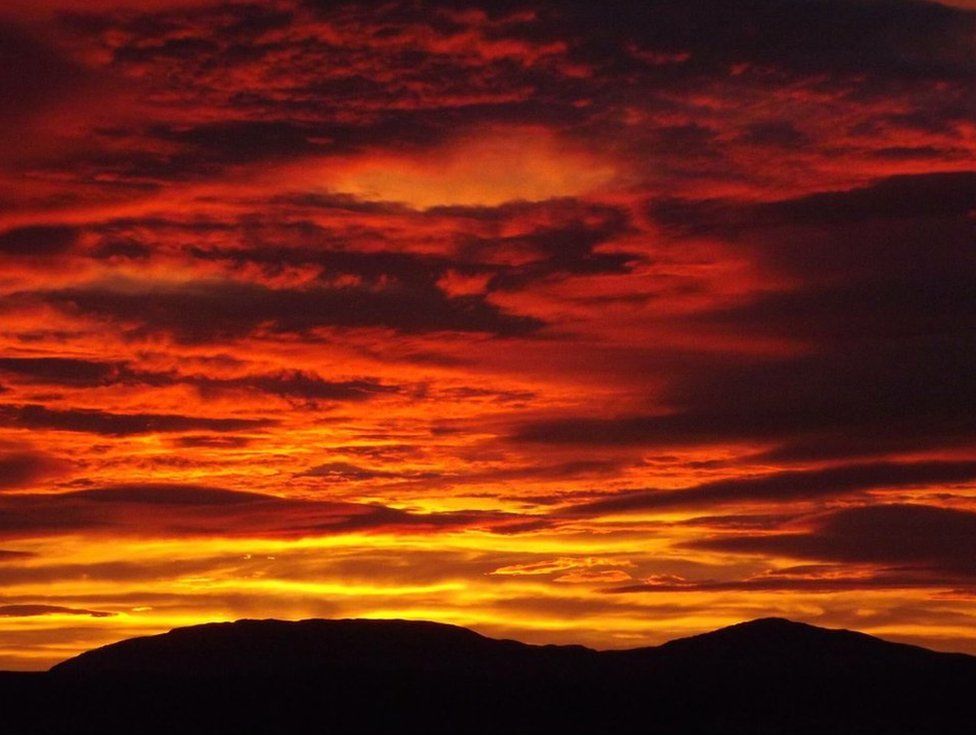 In pictures: Spectacular sunrise over Scotland - BBC News
