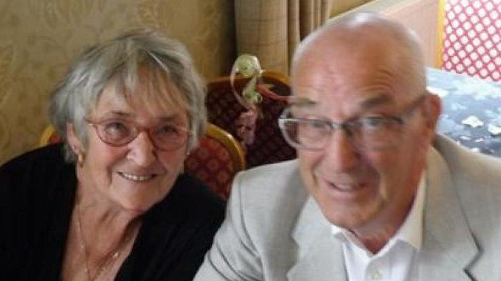 Tribute paid to 'loving and independent' granddad - BBC News