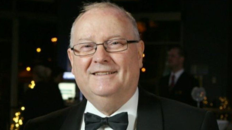 Nama arrests: Ronnie Hanna and Frank Cushnahan named in Dáil - BBC News